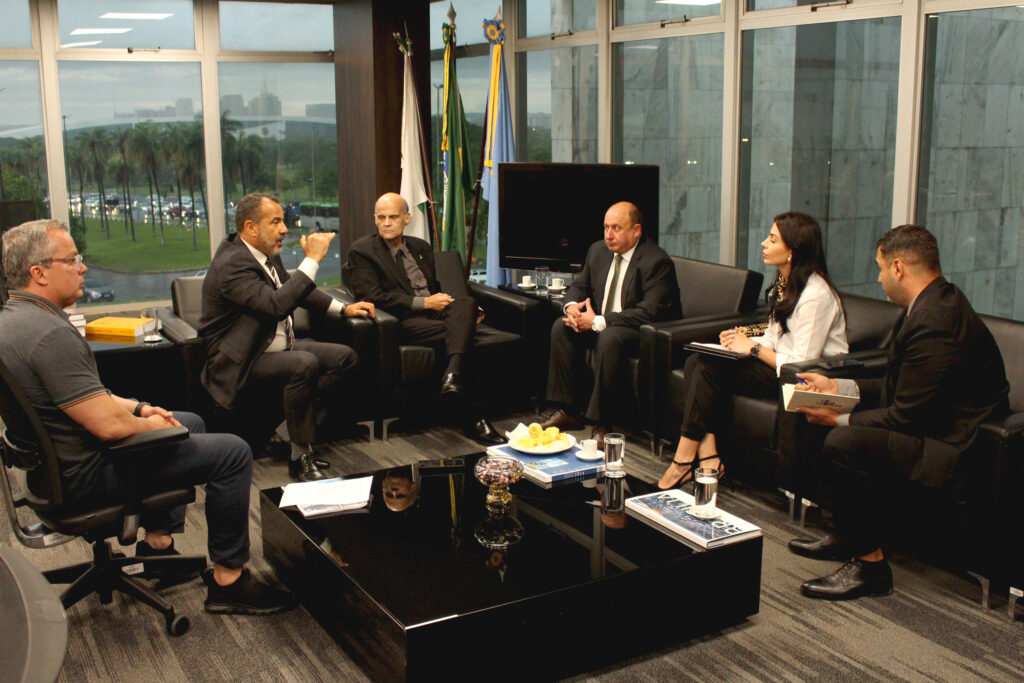 Presidente do TCDF recebe visita do Encarregado de Negócios da ...